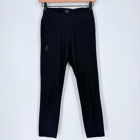 On Running | Pants & Jumpsuits | Run On Clouds Black 78 Active Tights ...